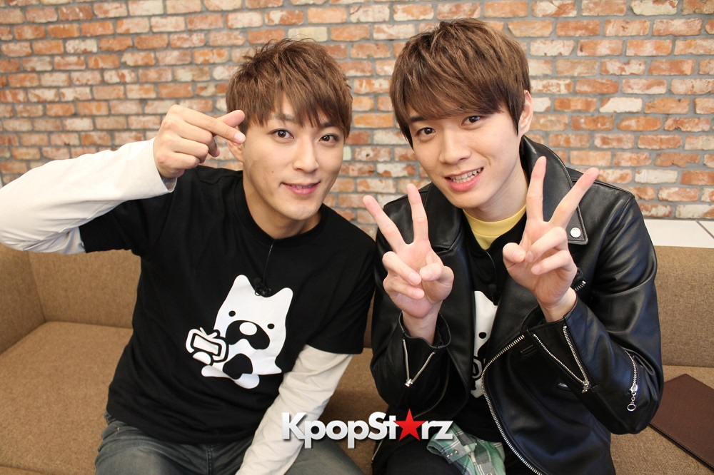 【撮り下ろし】「AbemaTV韓ドラナビbyCODE-A*」MCのソル（CODE-V）とイルグン（TRITOPS*）のフォトセッションpart2！【写真】 : 写真 : KpopStarz 日本語版